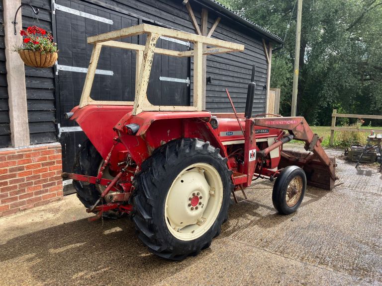 Tractor – 1973 International Harvester 354 Classic loader – Cranmore ...
